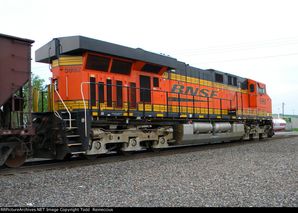 BNSF 5992